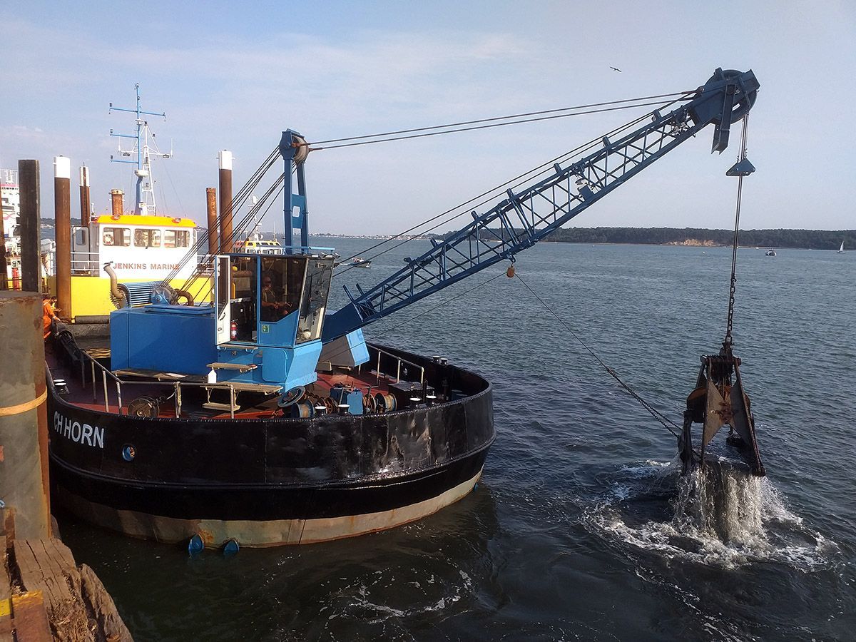 compact and efficient self-propelled grab hopper dredger - Jenkins Marine